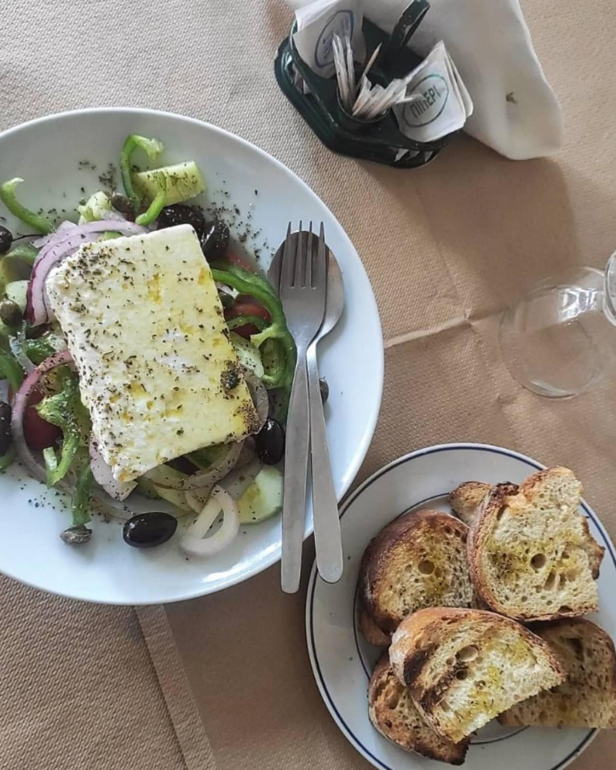 Gilos Mezedopoleio, Aigaleo | Online Reservations | e-restaurants.gr